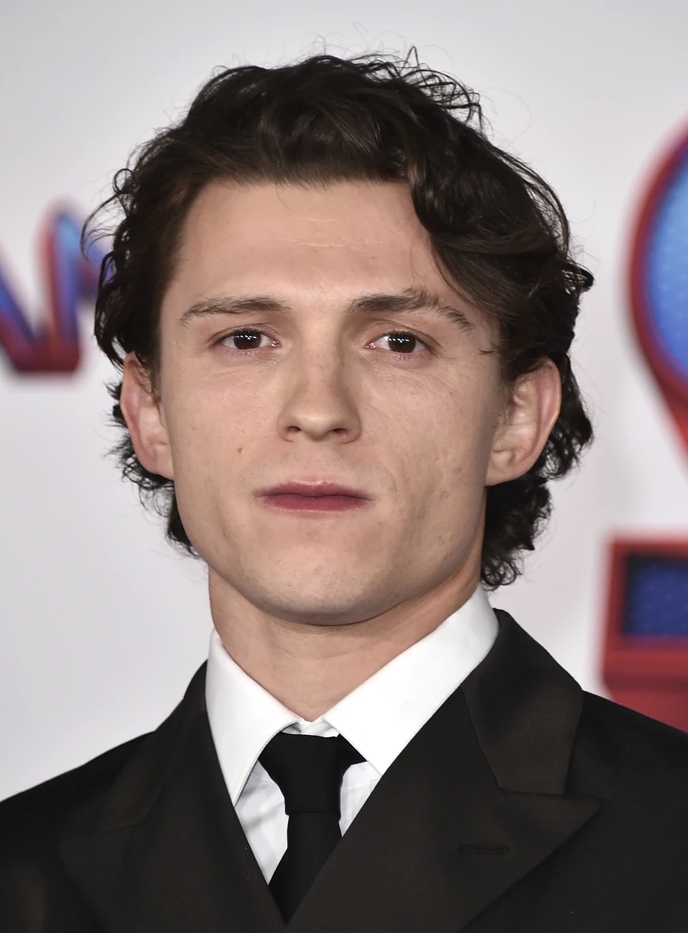 Tom Holland - Biografia, Filmes e Informações Pessoais